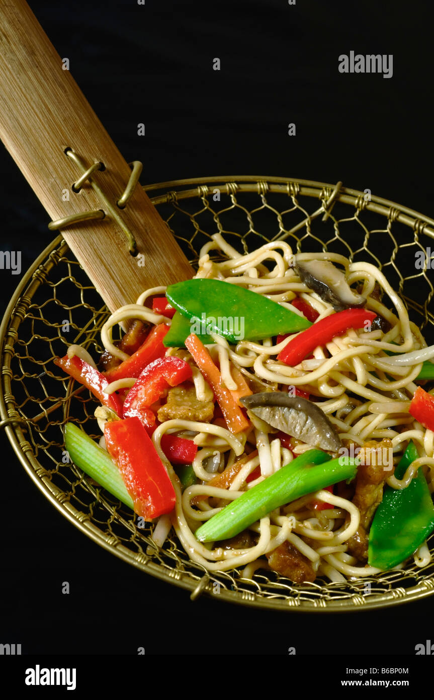 Chow mein Chinese food Stock Photo - Alamy