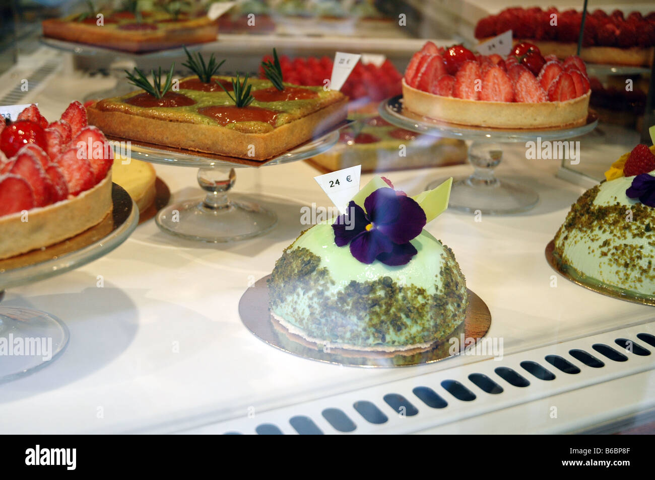 Cakes and tarts in patisserie shop window, Paris Stock Photo - Alamy