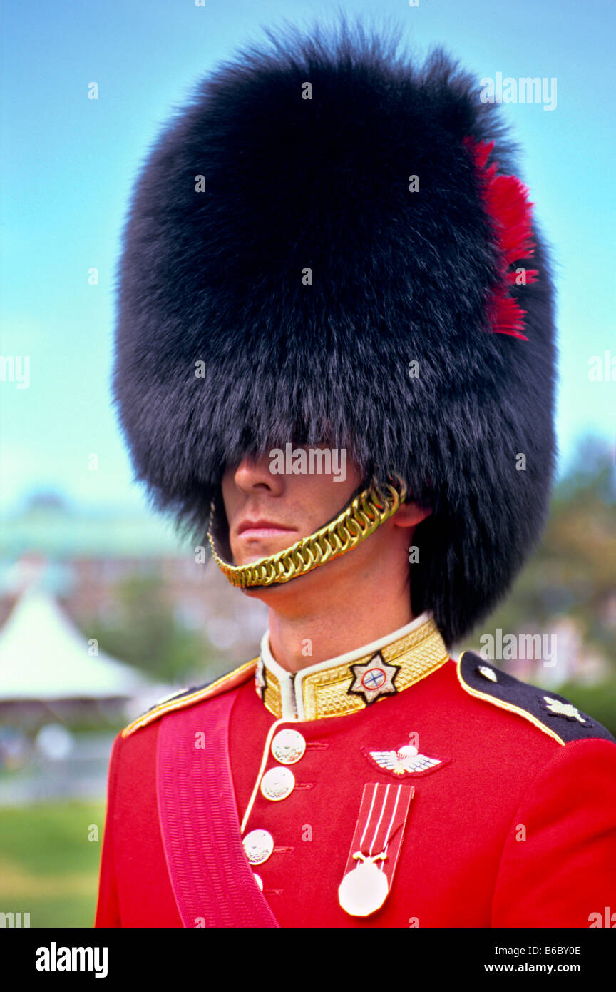 Ottawa parliament guard hi-res stock photography and images - Alamy