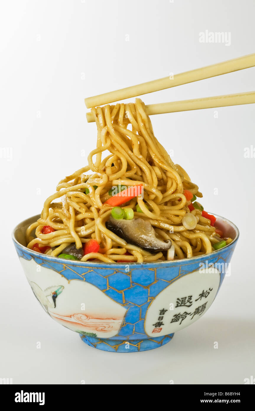 Chow mein Chinese food Stock Photo - Alamy