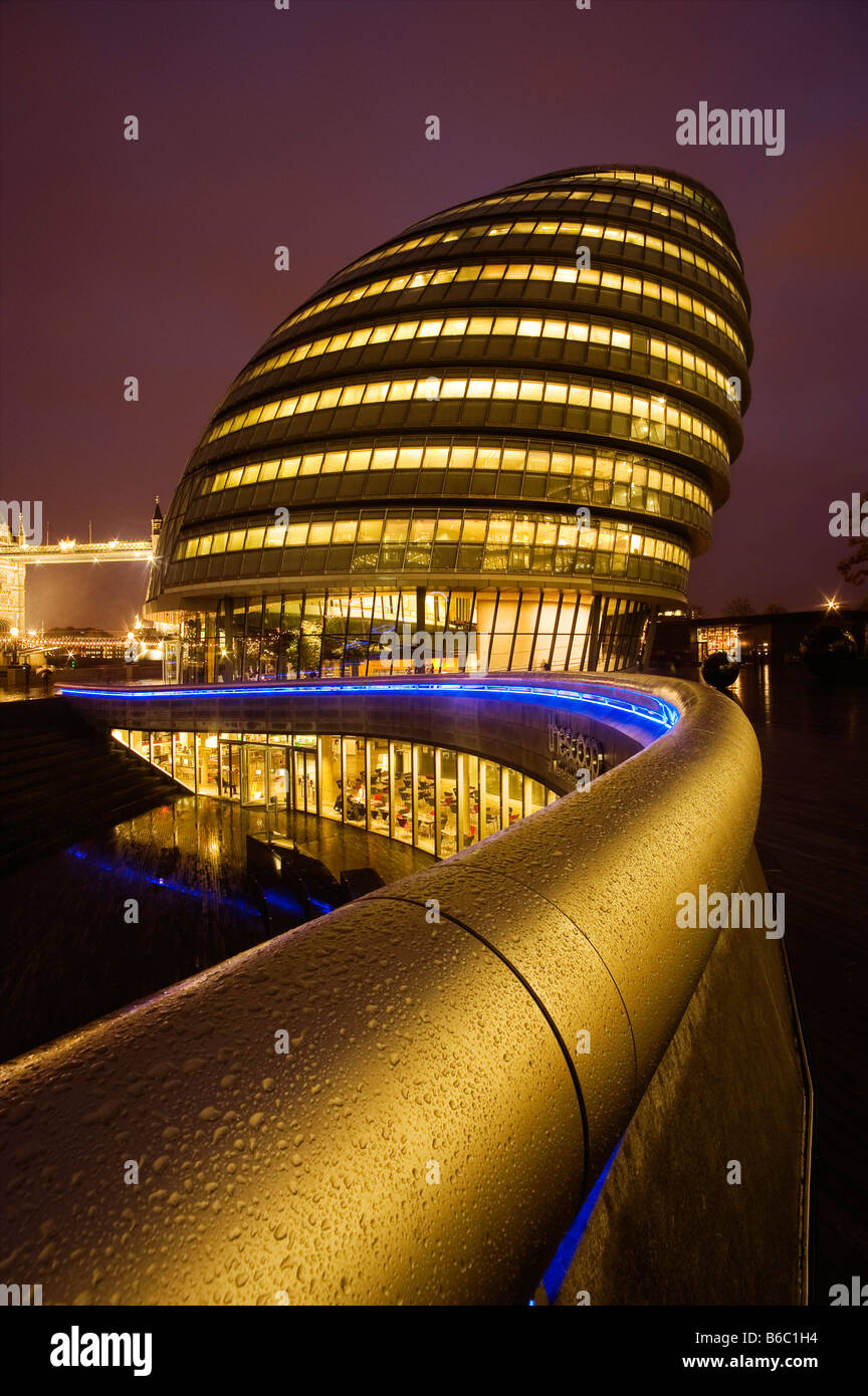 City Hall London England UK at night Stock Photo - Alamy