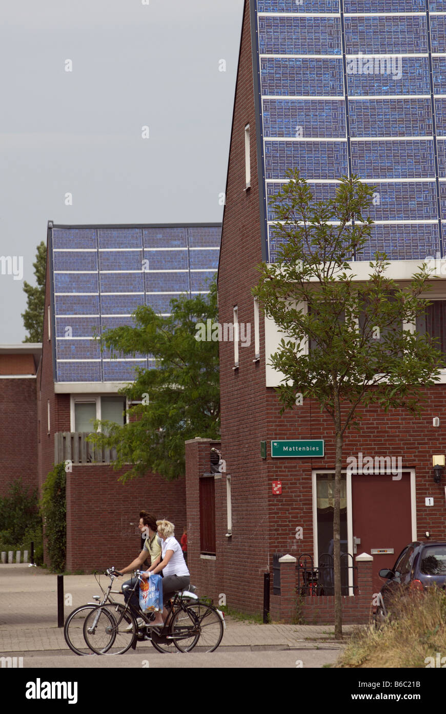 Shell solar panels fitted to houses on the world's largest solar ...