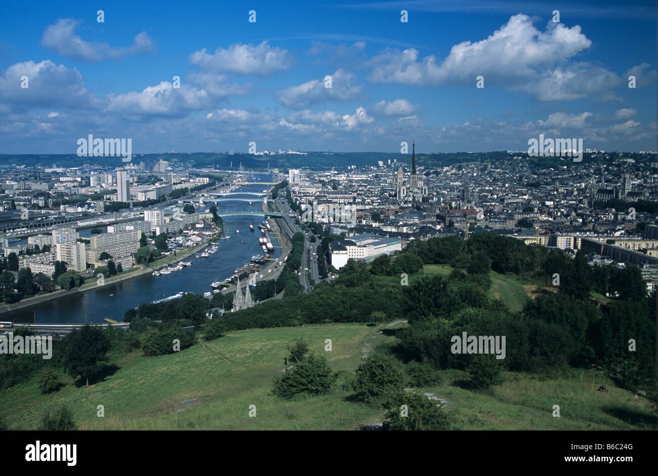 Bridges over the river seine hi-res stock photography and images - Alamy