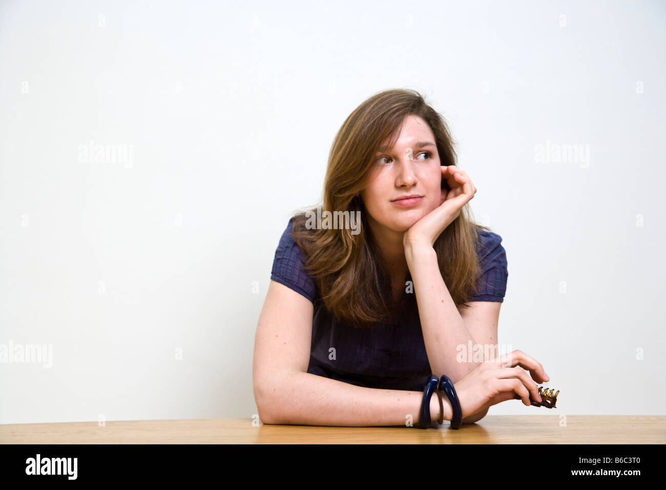 Elbows table hi-res stock photography and images - Alamy