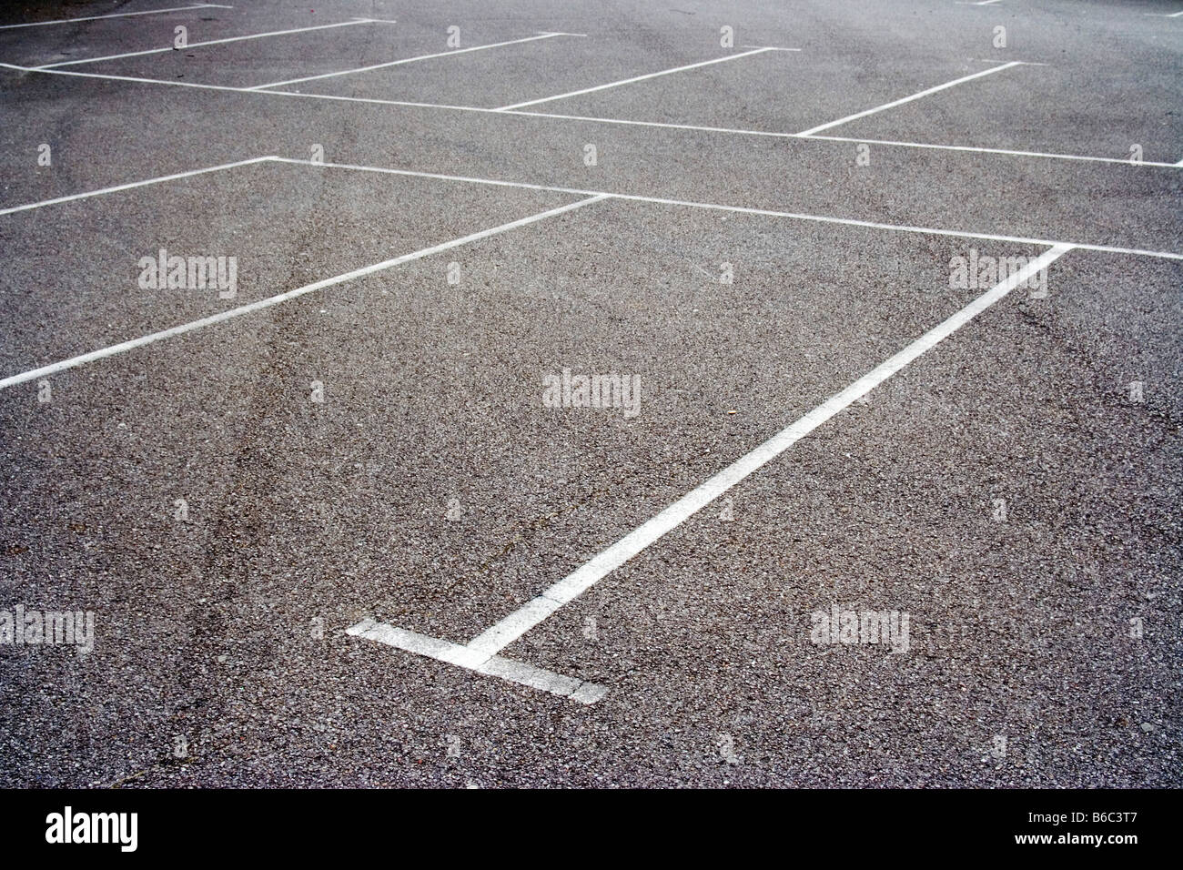 Car park lines hi-res stock photography and images - Alamy