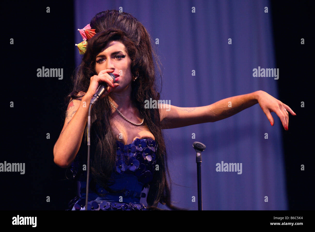Amy winehouse hi-res stock photography and images - Alamy