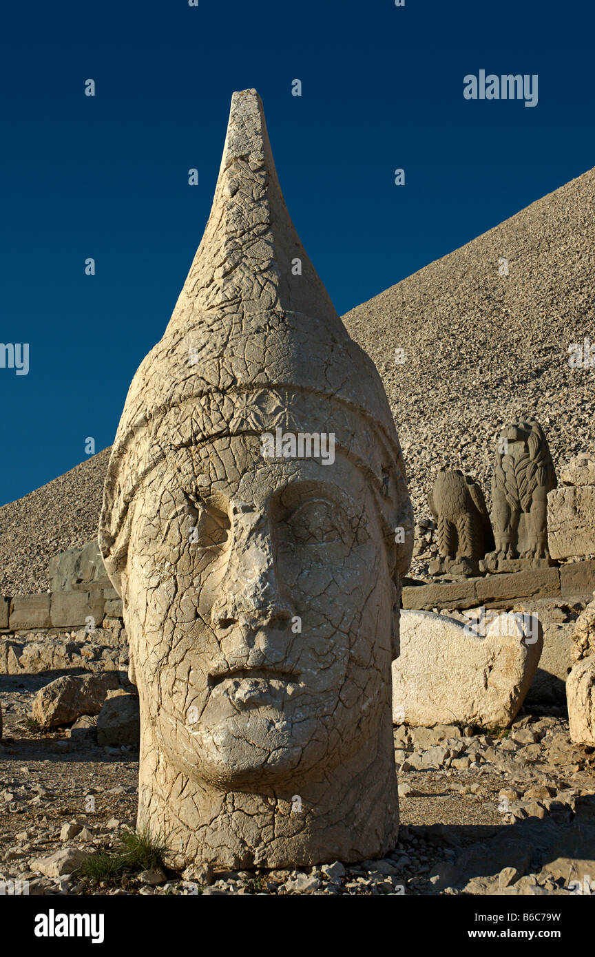 Colossal heads at the summit of Mount Nemrut,Nemrut National Park ...