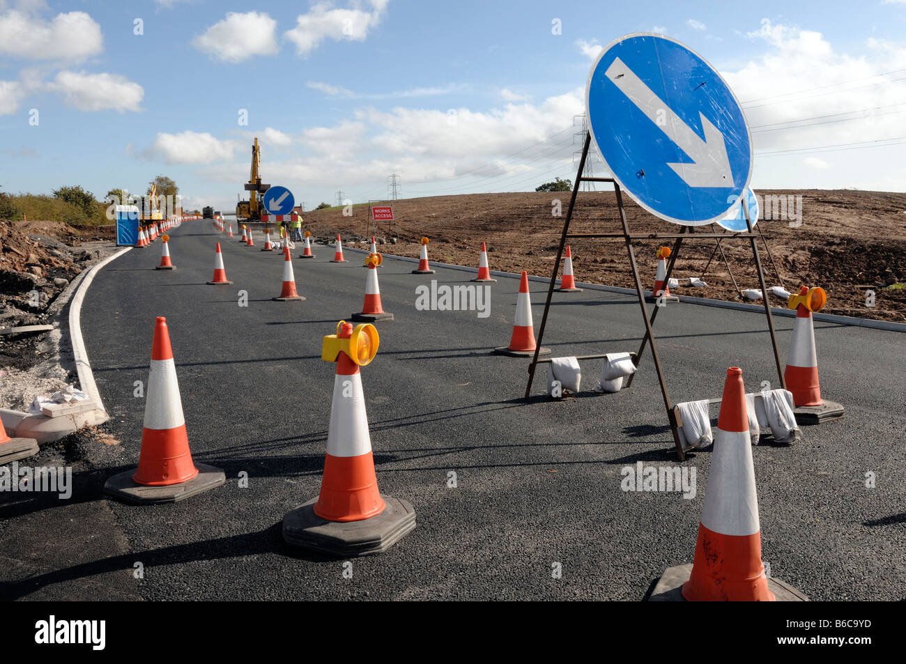 Roadworks arrow hi-res stock photography and images - Alamy