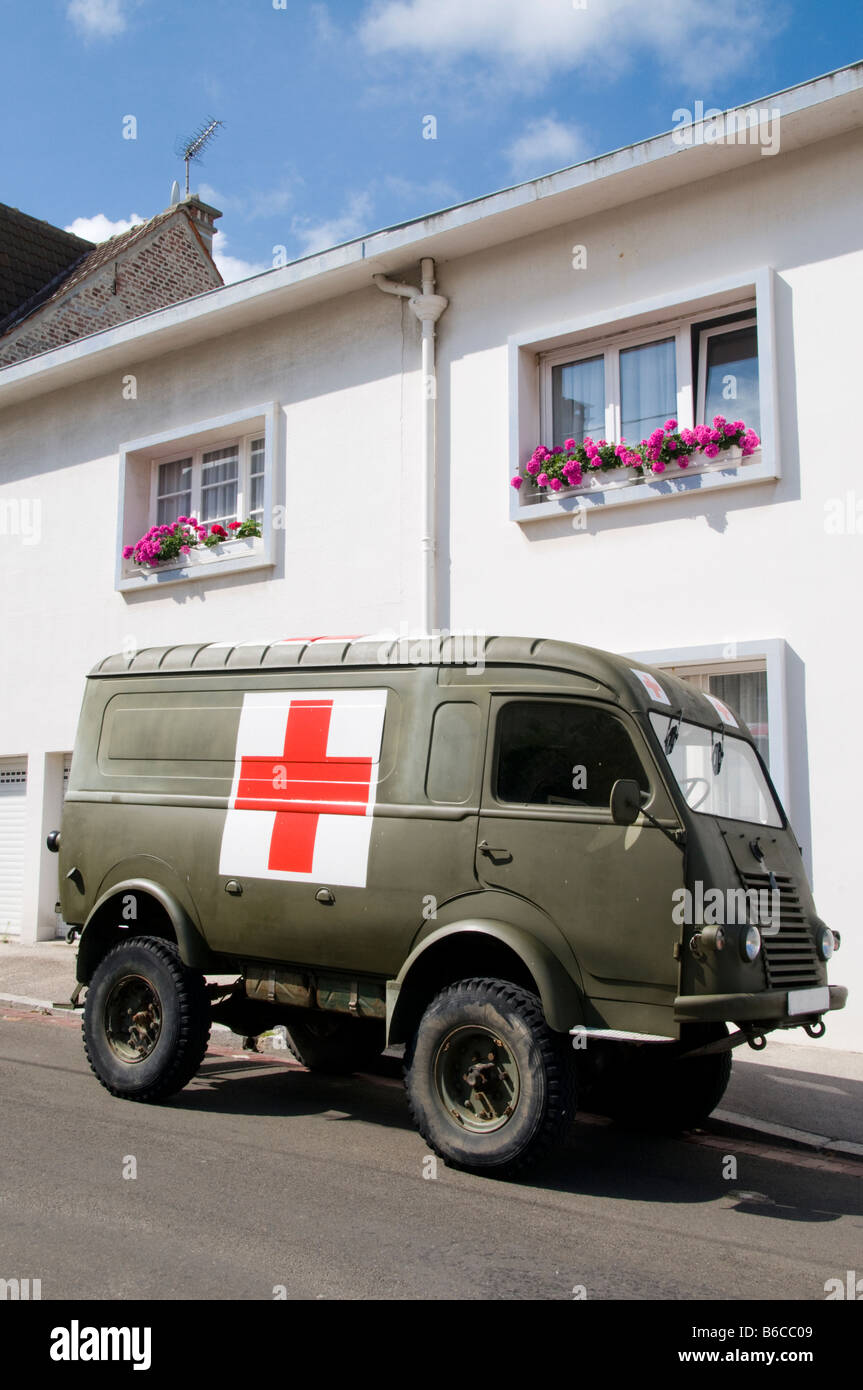 Old military ambulance hi-res stock photography and images - Alamy