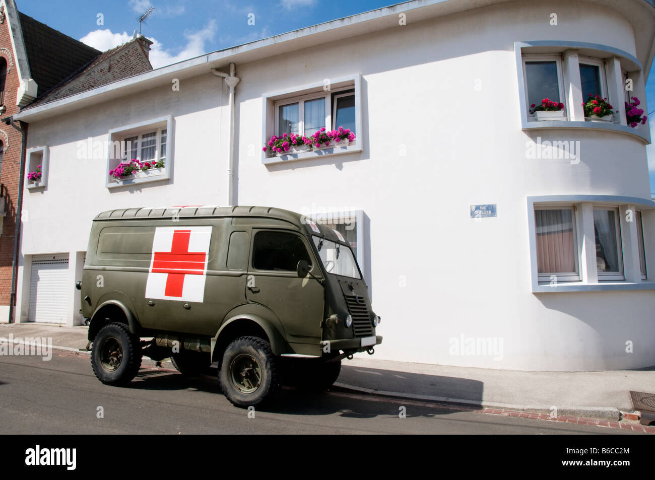 Old ambulance hi-res stock photography and images - Alamy