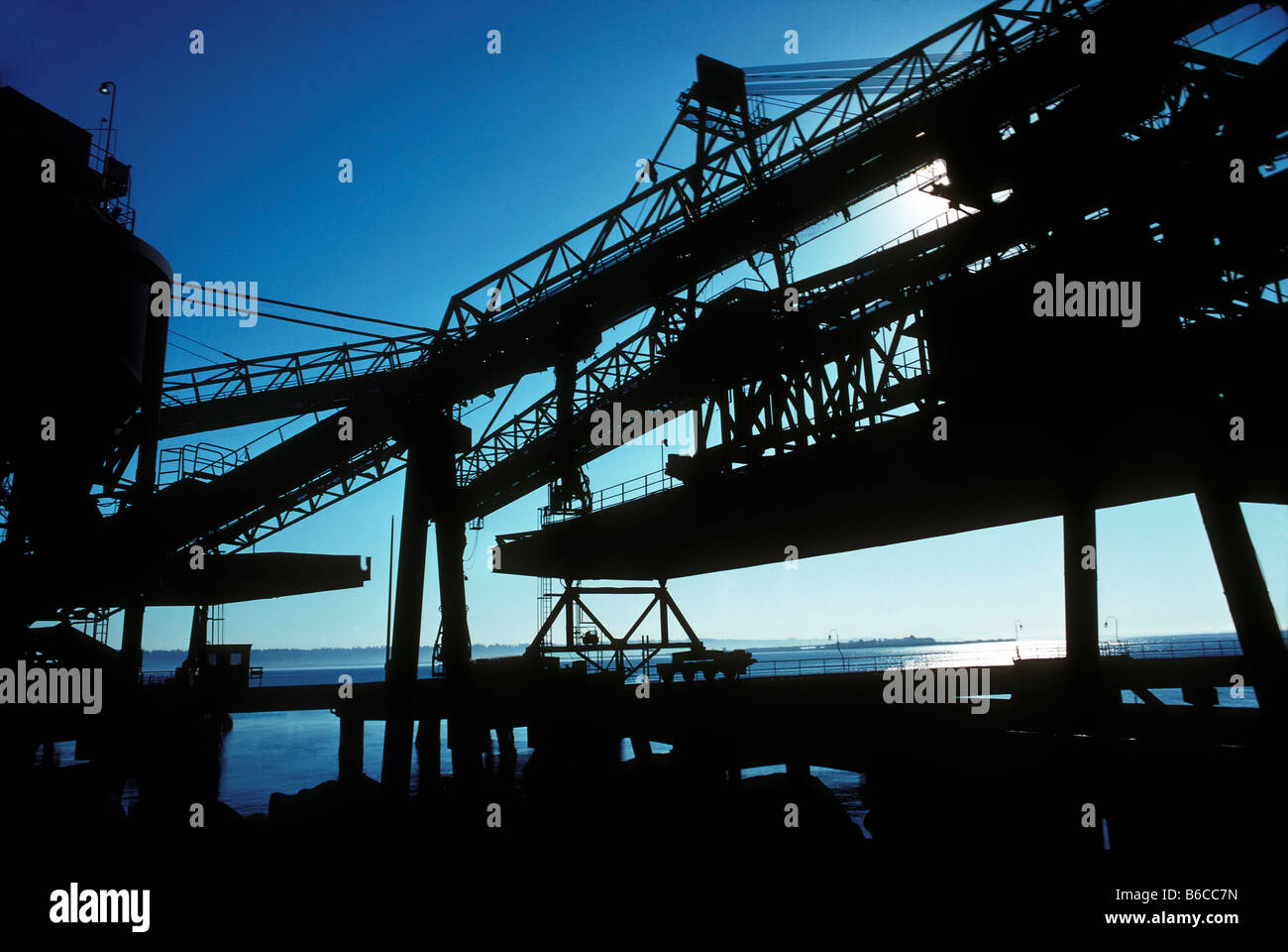 Coal freighter hi-res stock photography and images - Alamy