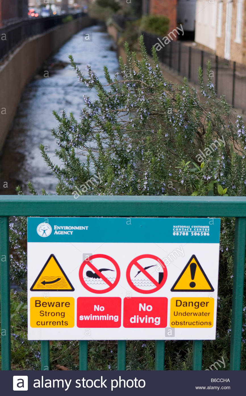 No Diving Shallow Water Warning Stock Photos & No Diving Shallow Water ...