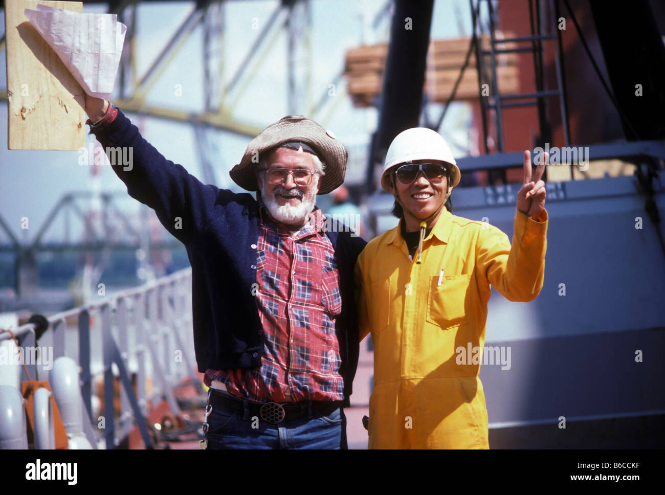Shipping crew hi-res stock photography and images - Alamy