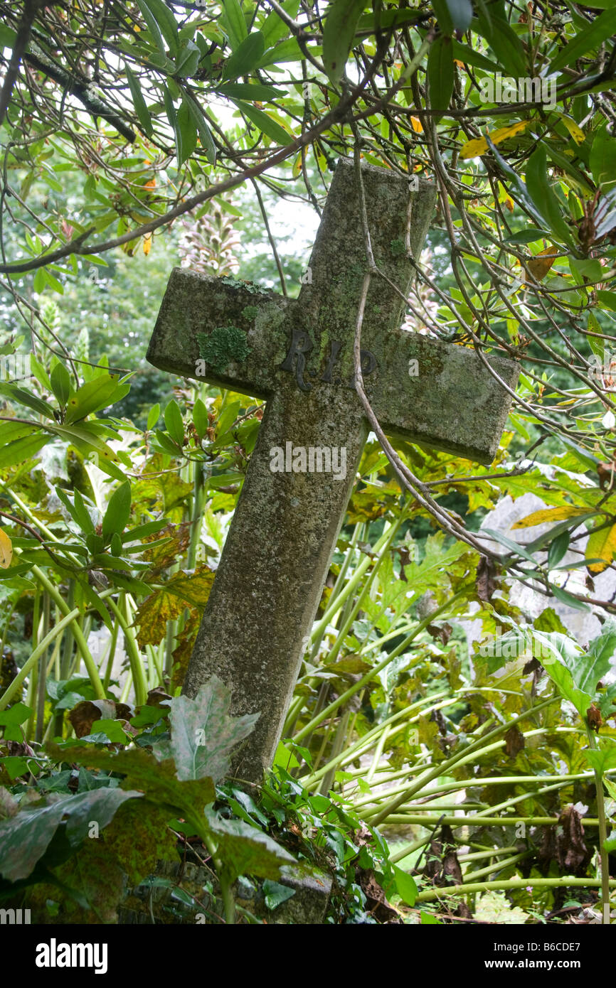 Cross on graveyard St. Just in Roseland, Cornwall, England Stock Photo ...