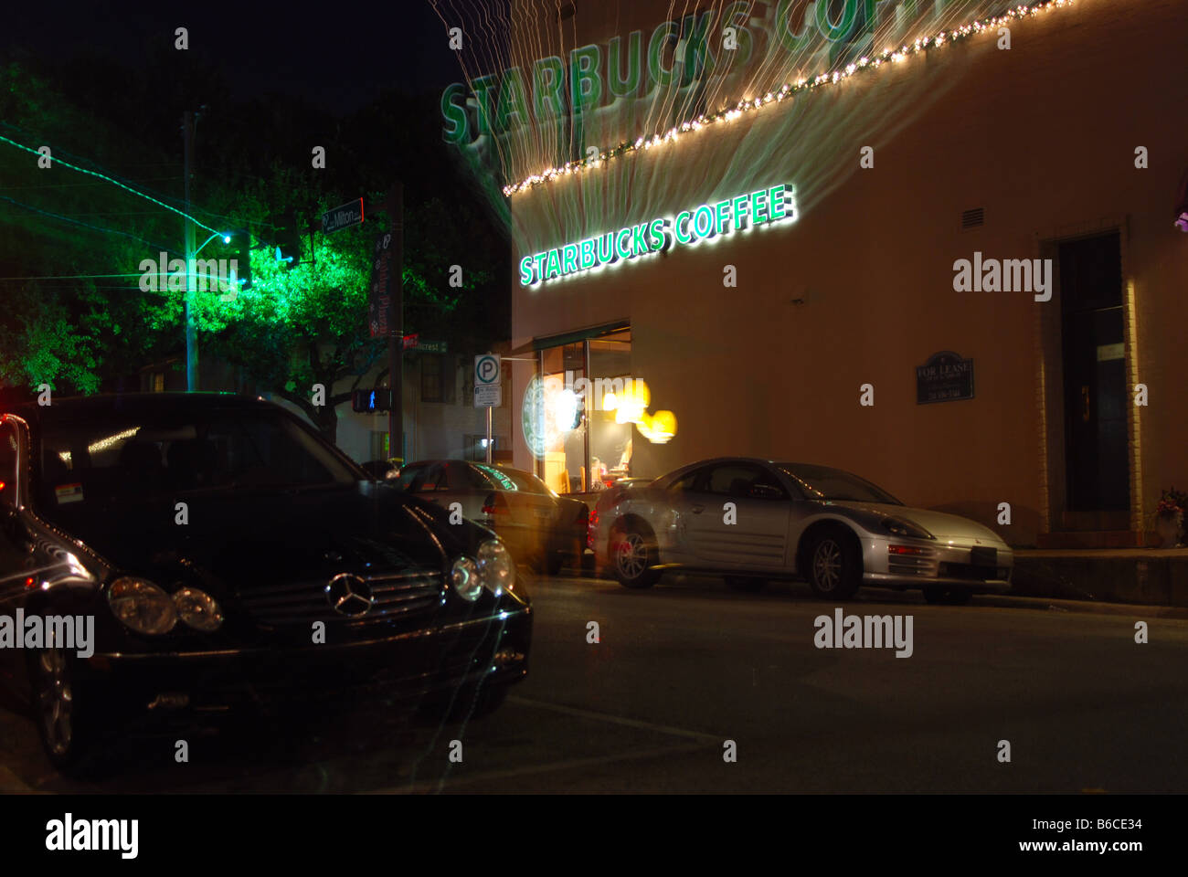 Starbucks at night time hi-res stock photography and images - Alamy