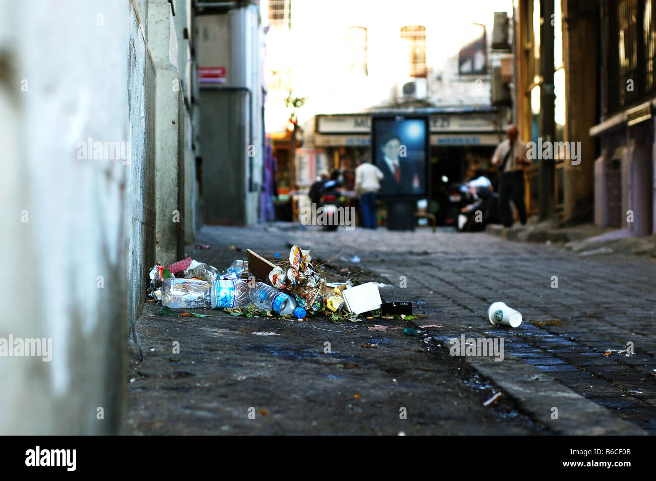 rubbish on the street Stock Photo - Alamy