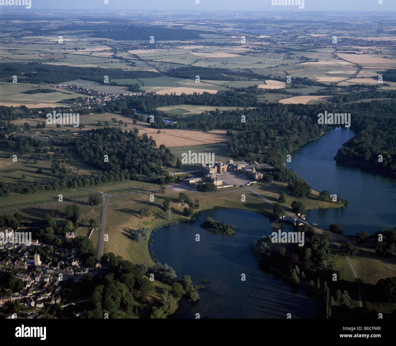 Blenheim palace park aerial view hi-res stock photography and images ...