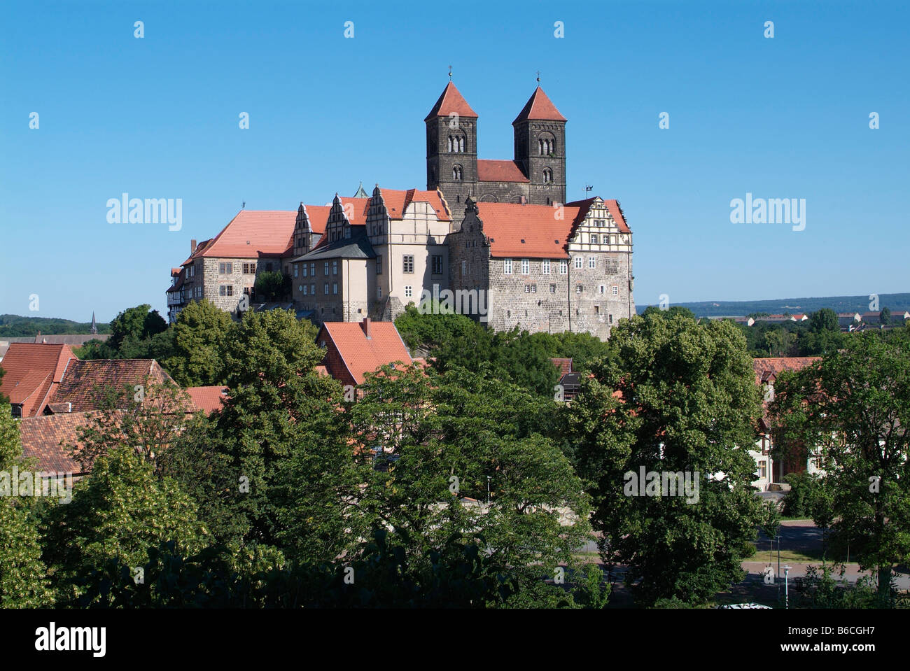 Castle surrounded by trees Stock Photo - Alamy