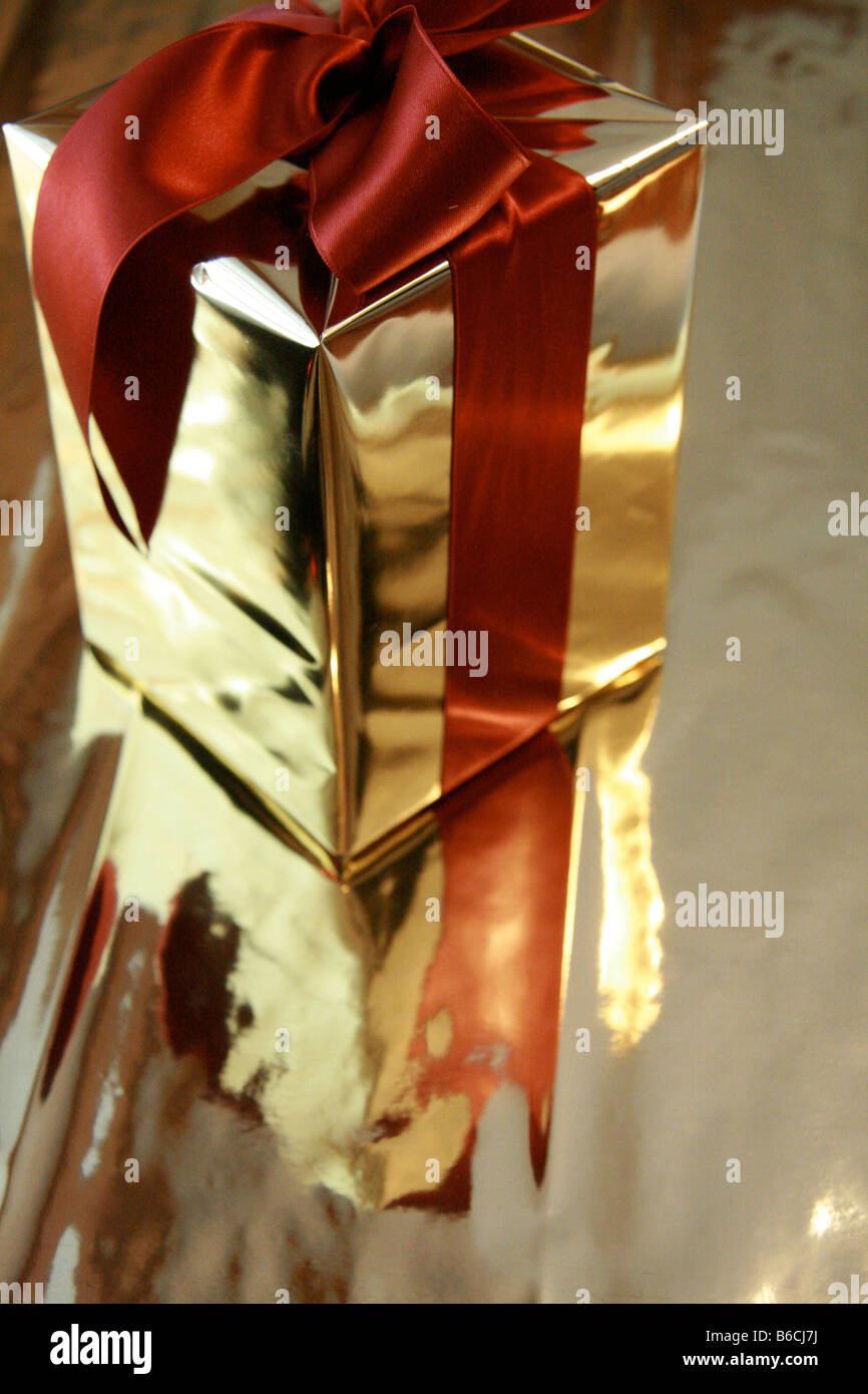 Close-up of gift box Stock Photo - Alamy