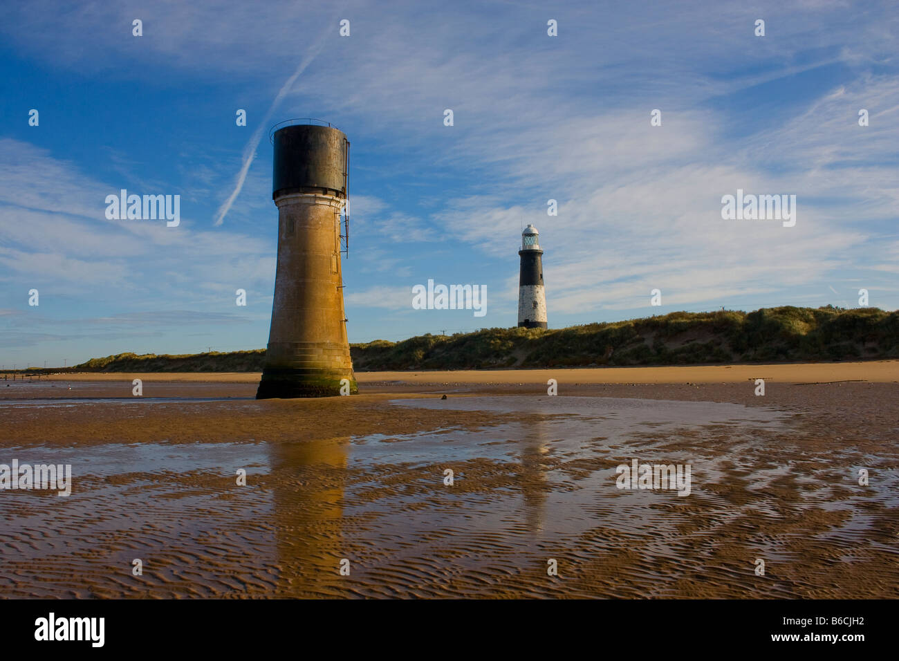 Spurn point lighthouse sea hi-res stock photography and images - Alamy
