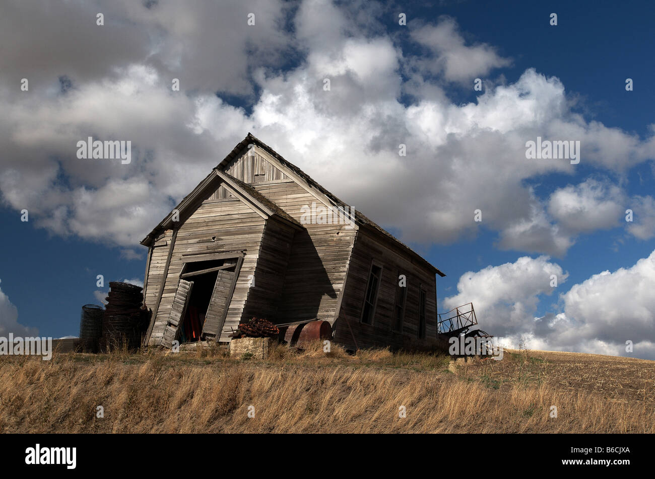 Shed falling down hi-res stock photography and images - Alamy