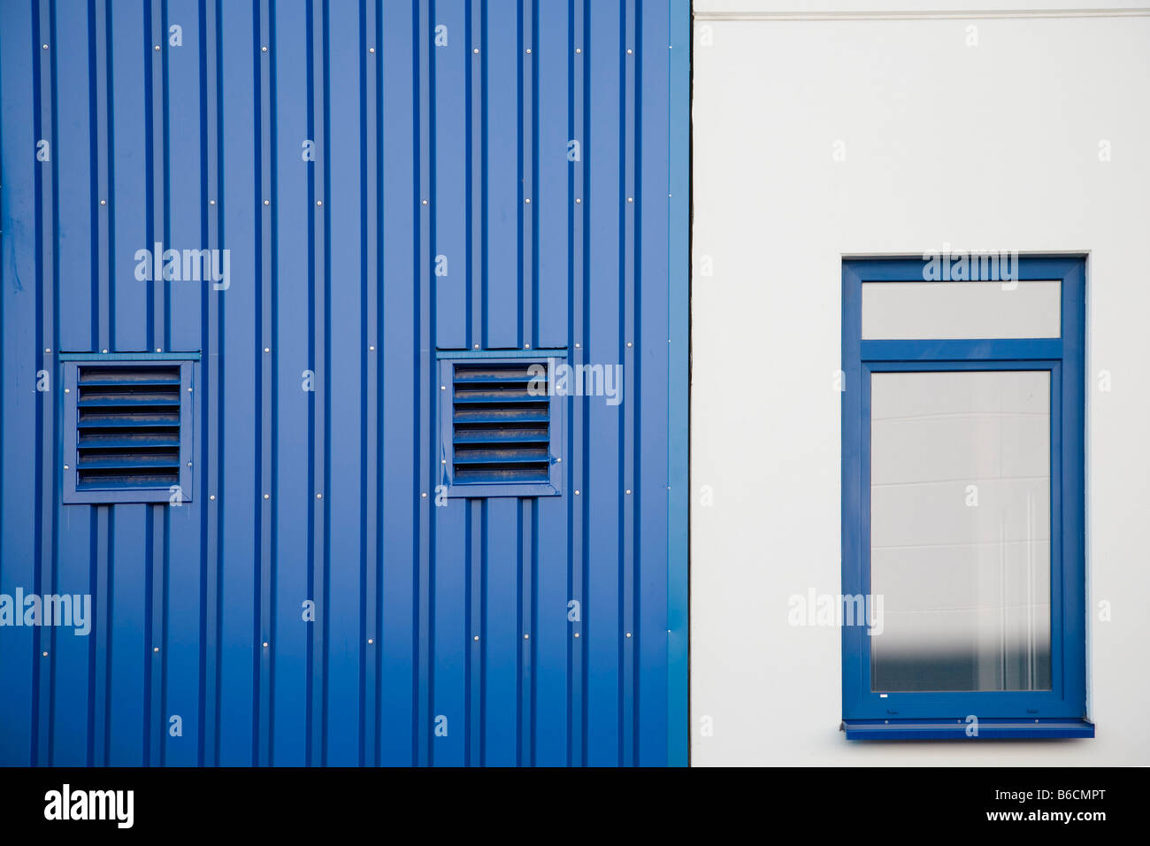 Windows on wall of storehouse Stock Photo - Alamy