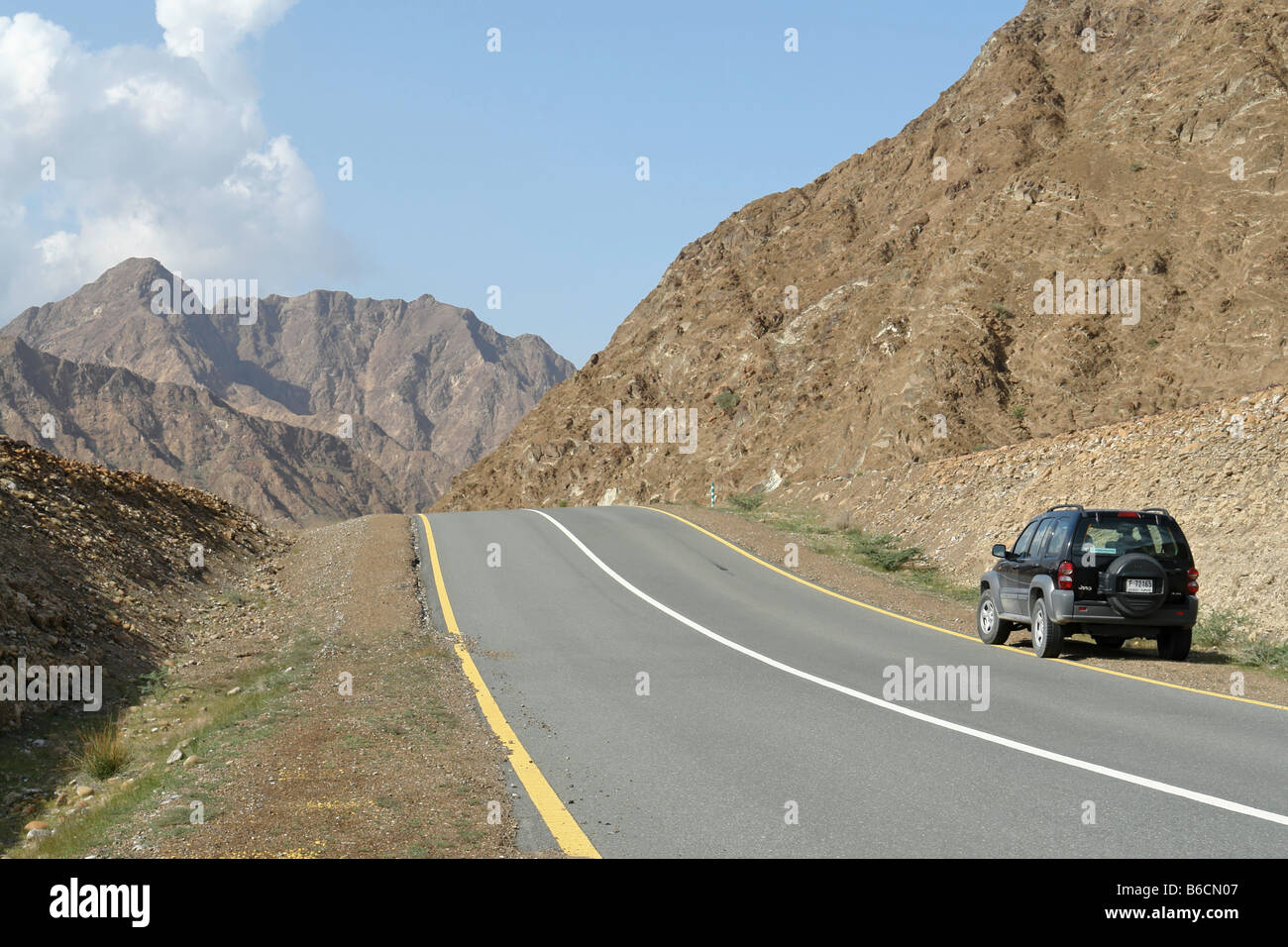 Jeep at roadside, Wadi Wurayah, Fujairah, United Arab Emirates Stock ...