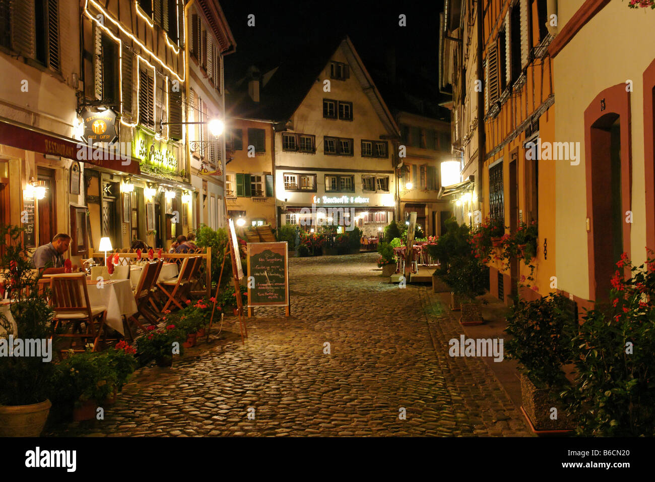 Sitting in alley at night hi-res stock photography and images - Alamy
