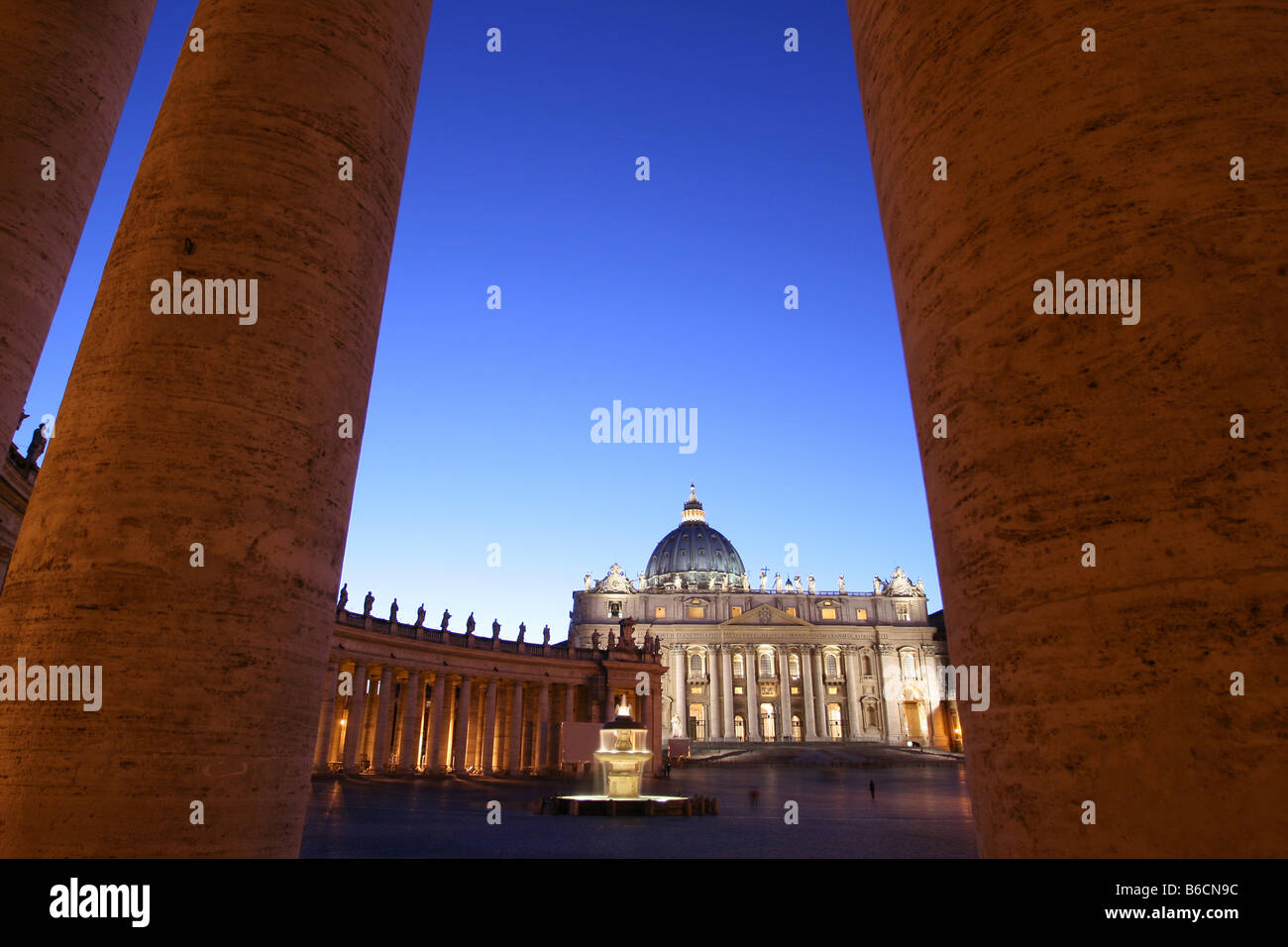 Through columns hi-res stock photography and images - Alamy