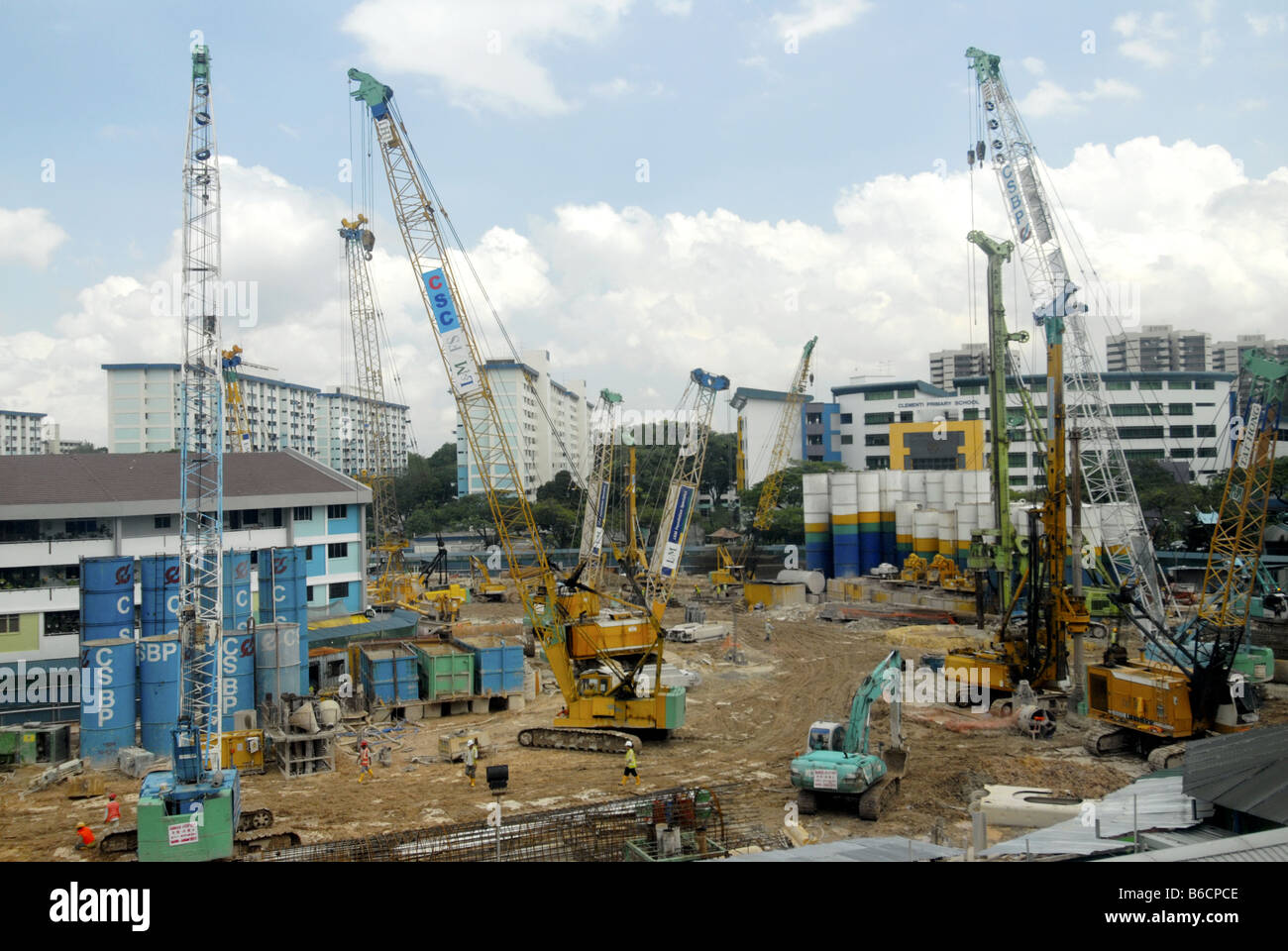 CONSTRUCTION IN PROGRESS IN SINGAPORE Stock Photo - Alamy