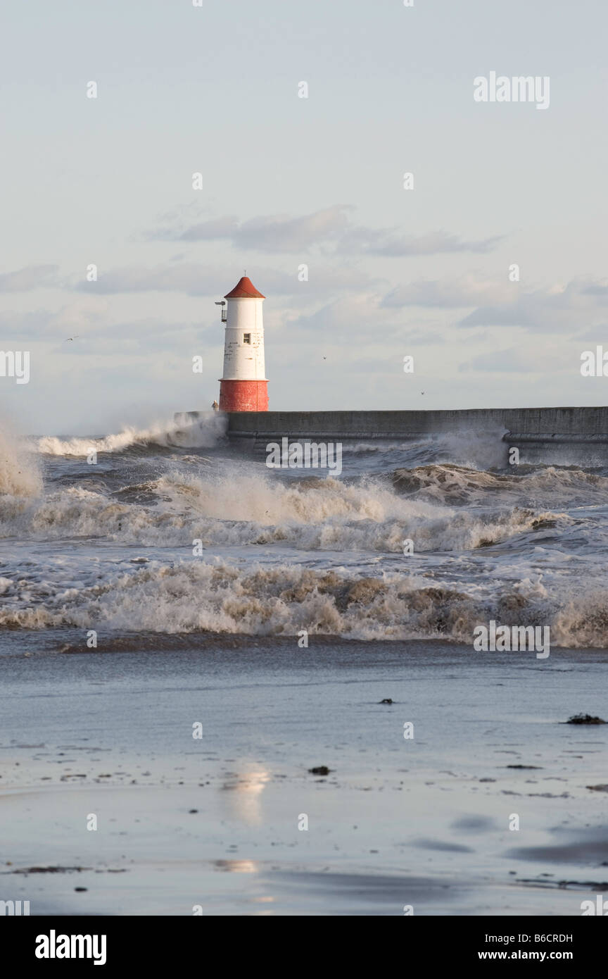 Berwick pier lighthouse hi-res stock photography and images - Alamy