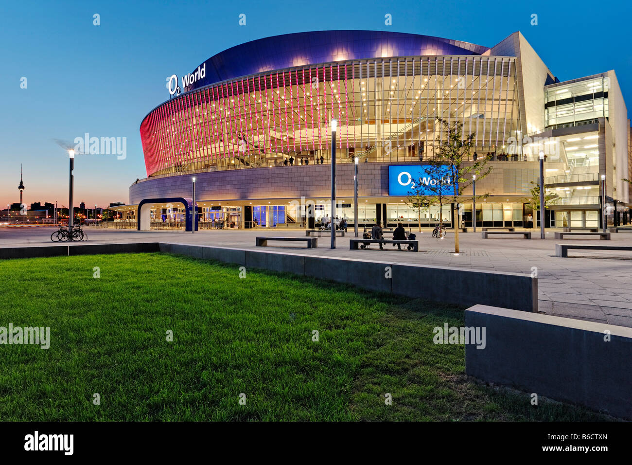 Up at the o2 hi-res stock photography and images - Alamy