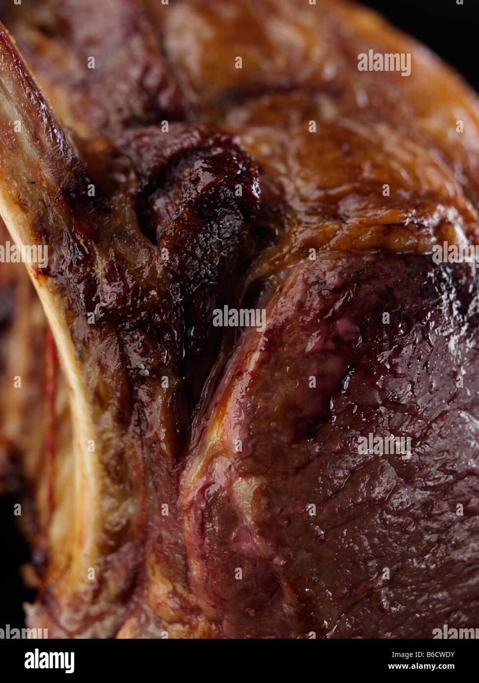 Rib of beef in a roasting tin editorial food Stock Photo - Alamy