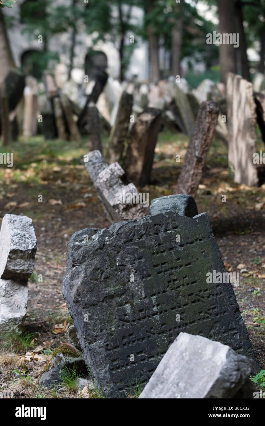 CROWDED TOMBSTONES OLD JEWISH CEMETERY JOSEFOV JEWISH QUARTER PRAGUE ...