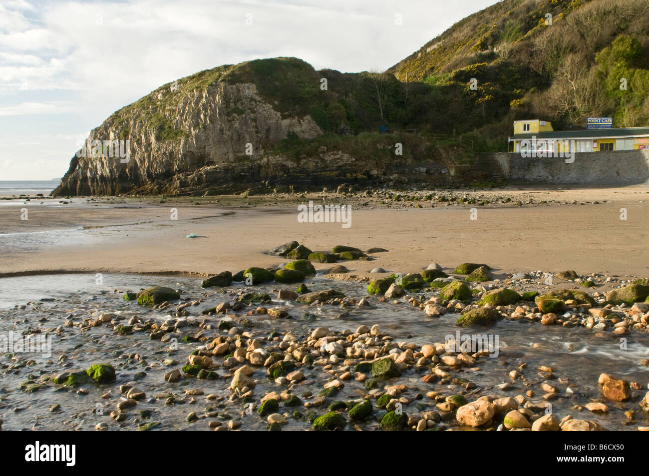 The beach at Pendine showing the cliffs and village cafe Stock Photo ...