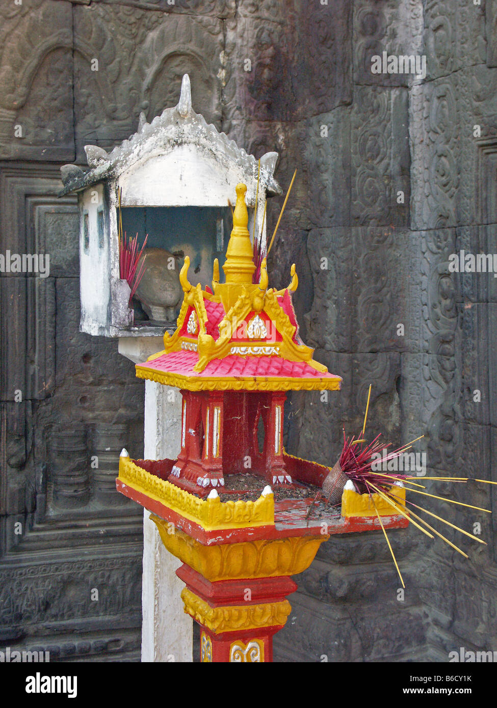 Close-up of incense sticks on Buddhist structure of offering Stock ...