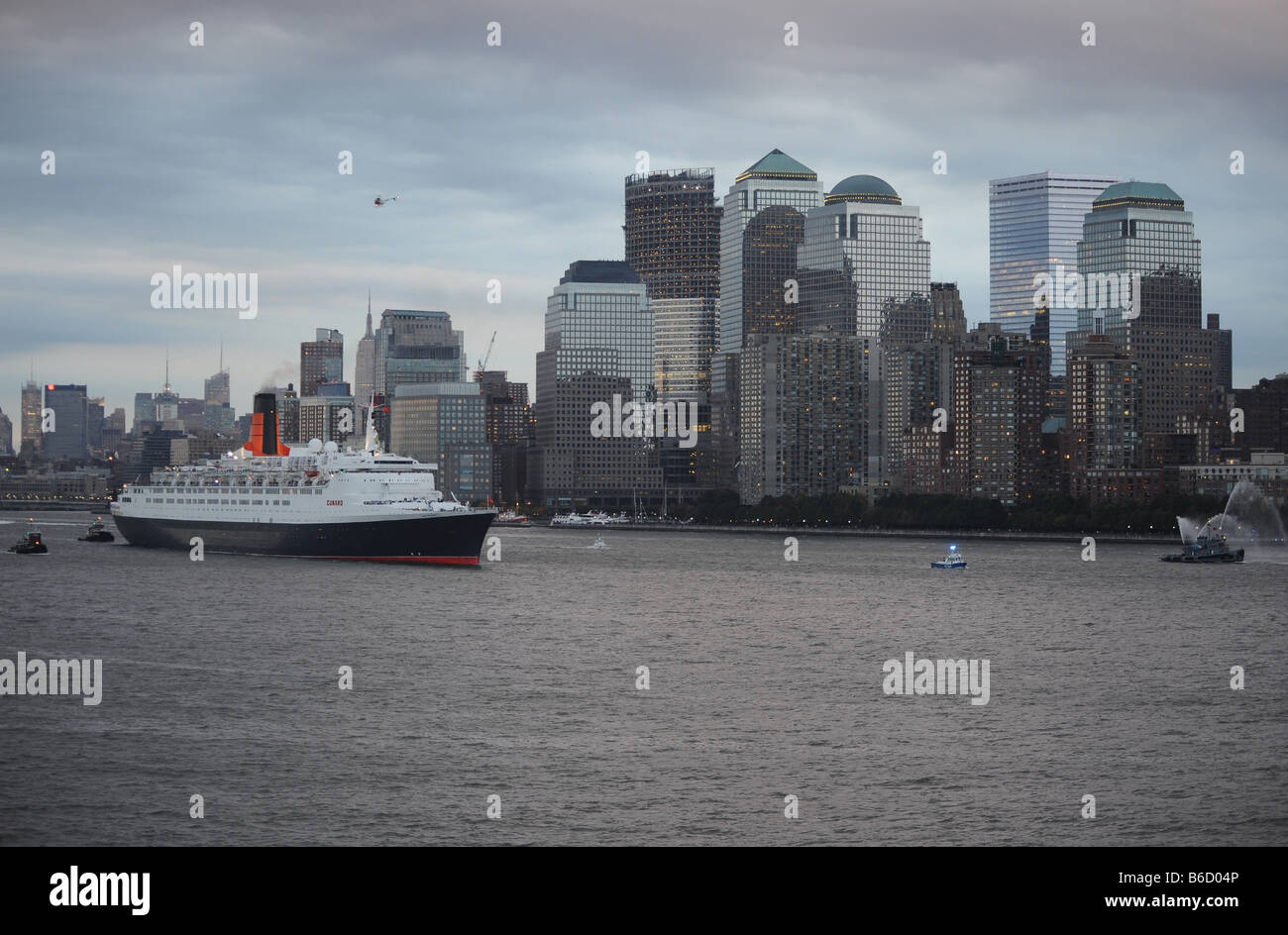 Qm2 new york hi-res stock photography and images - Alamy