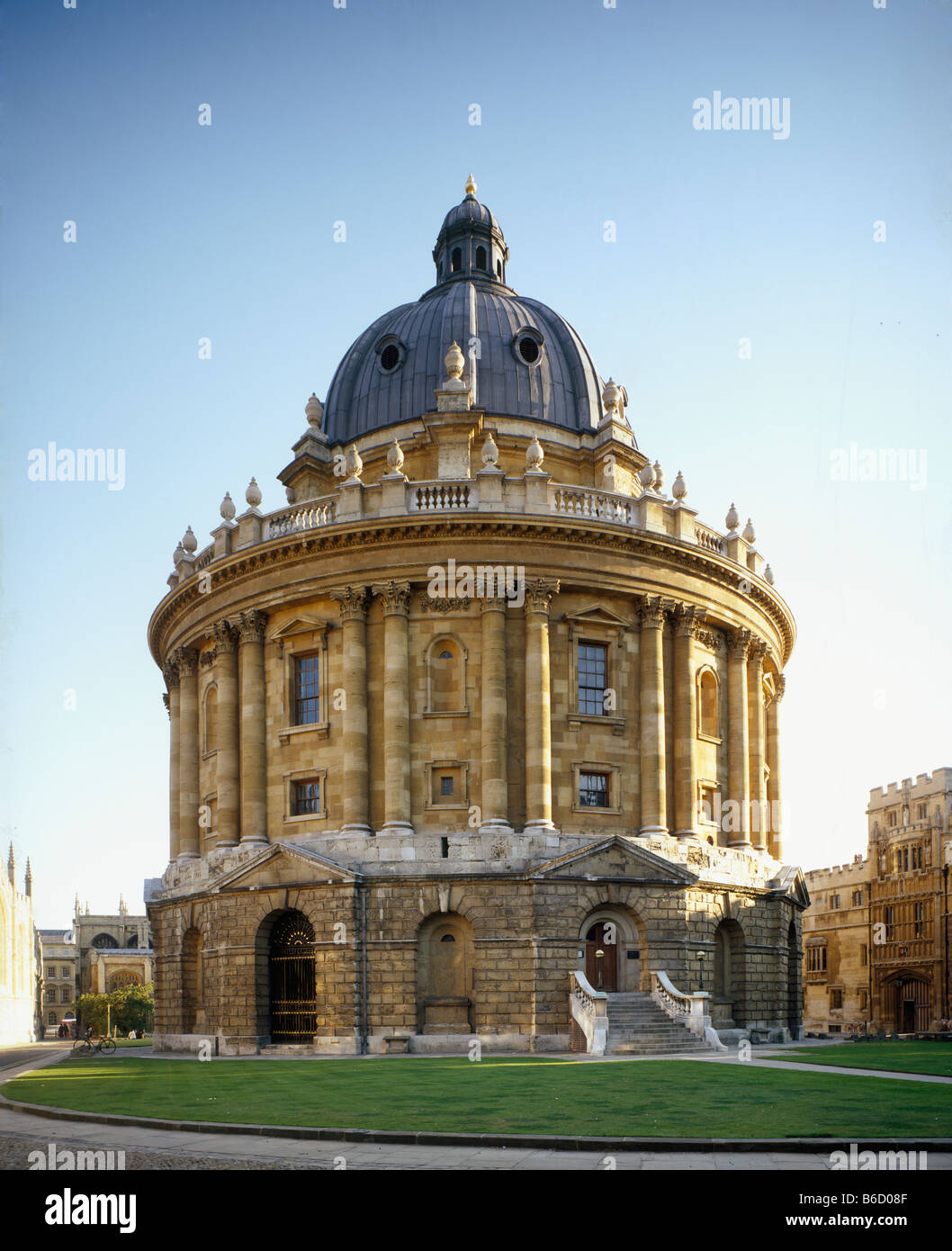 Exterior radcliffe camera library hi-res stock photography and images ...