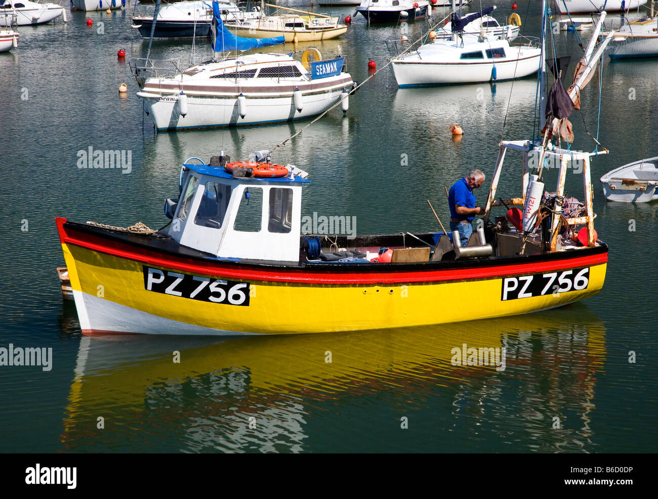 Harbour devon uk fishing boat hi-res stock photography and images - Alamy