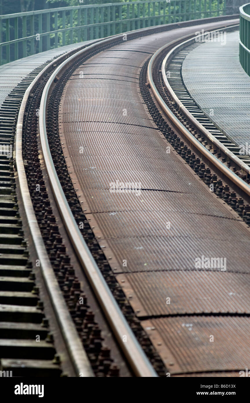 Curving railroad track Stock Photo - Alamy