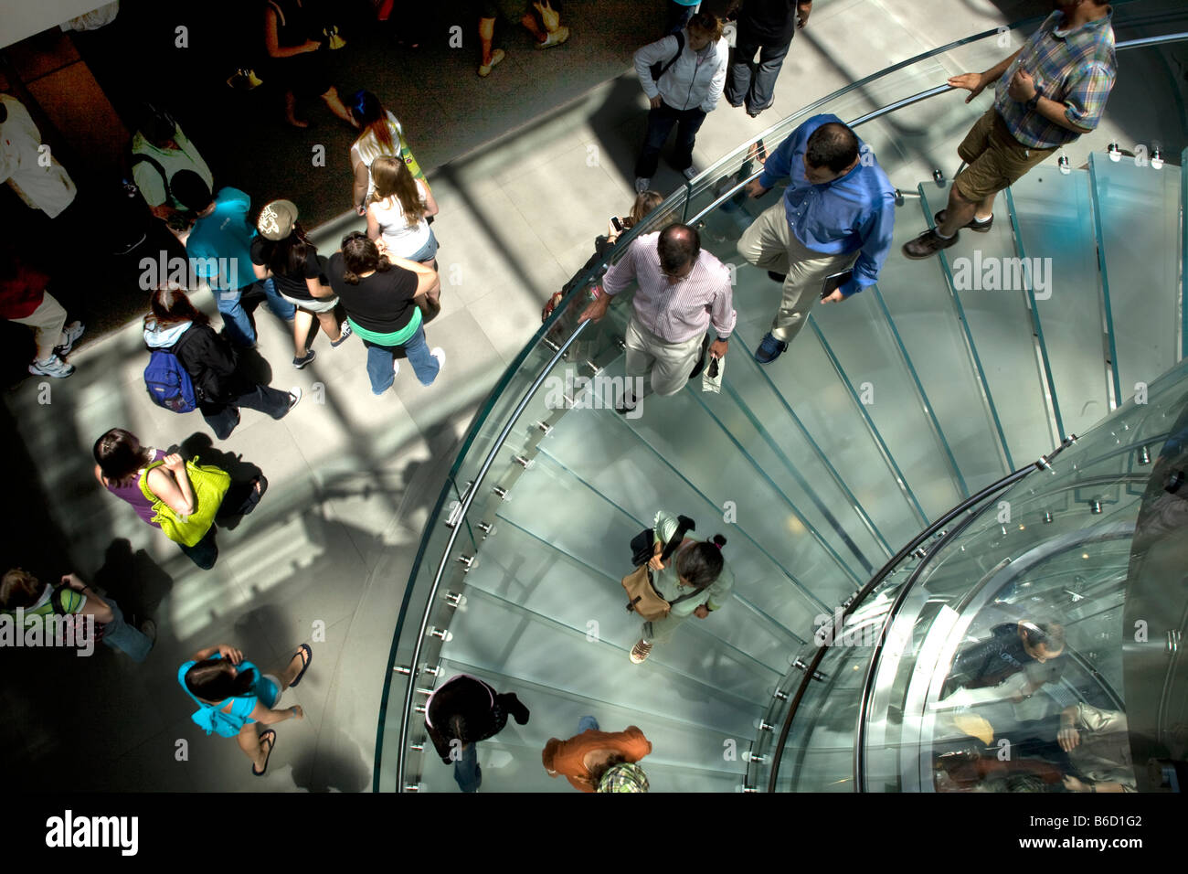 Entrance to the famous subterranean Apple Store on Fifth Avenue in ...