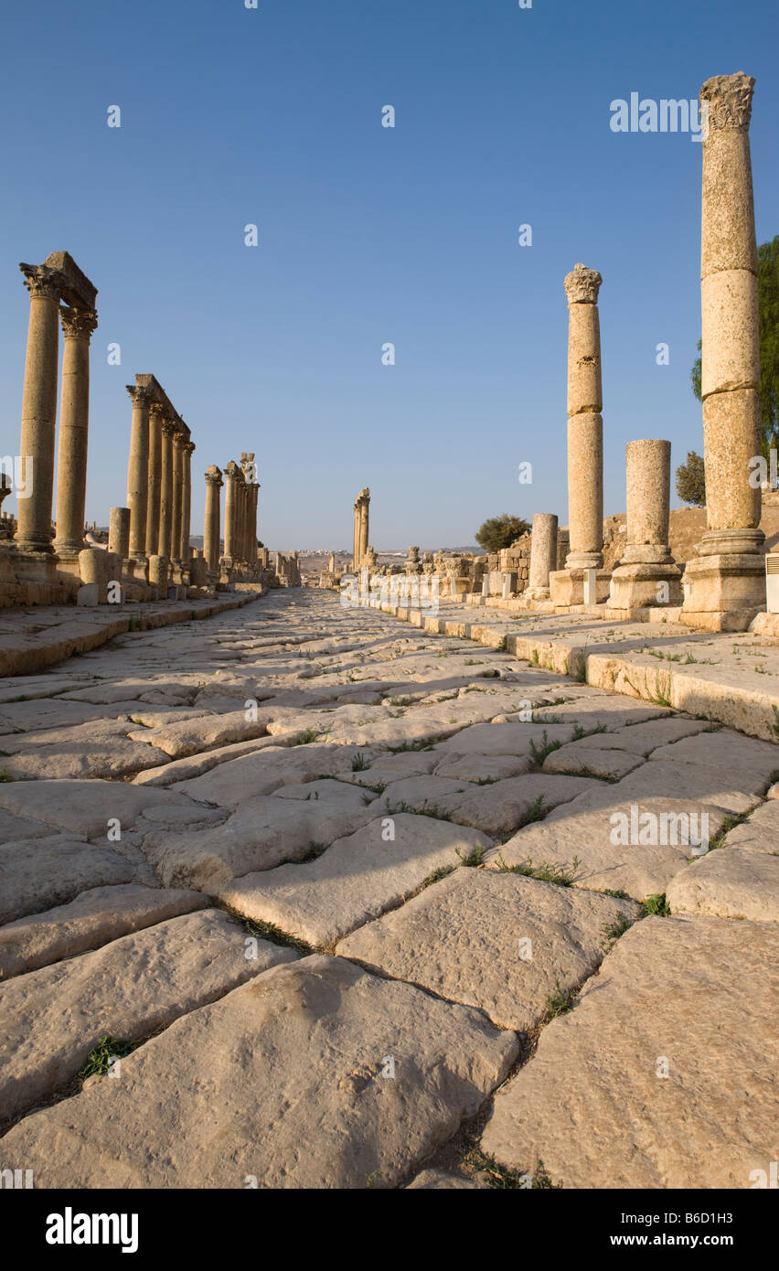 CARDO MAXIMUS GRECO ROMAN COLONNADED STREET RUINS JERASH JORDAN Stock ...