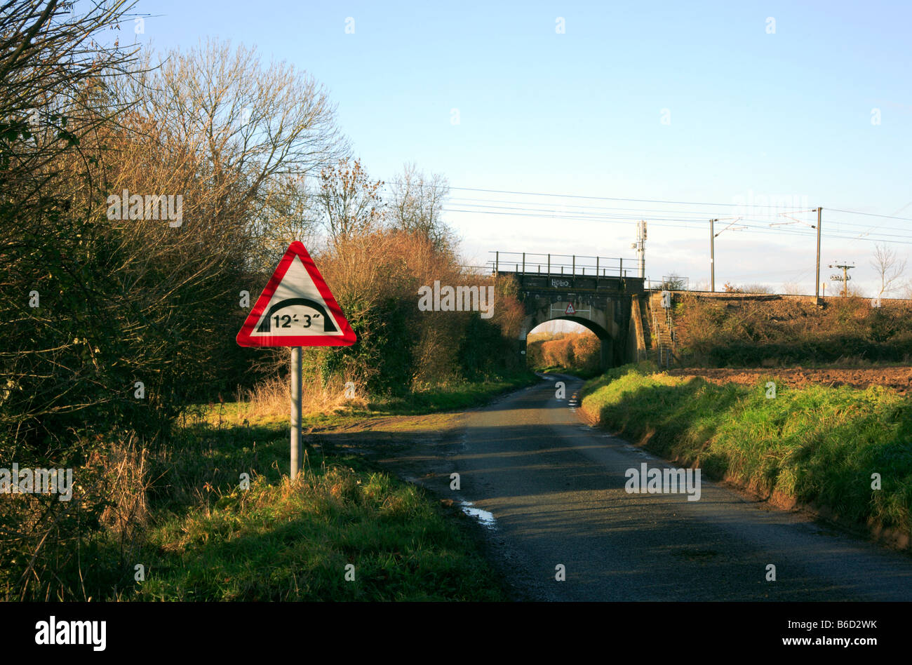 Bridge height sign uk hi-res stock photography and images - Alamy