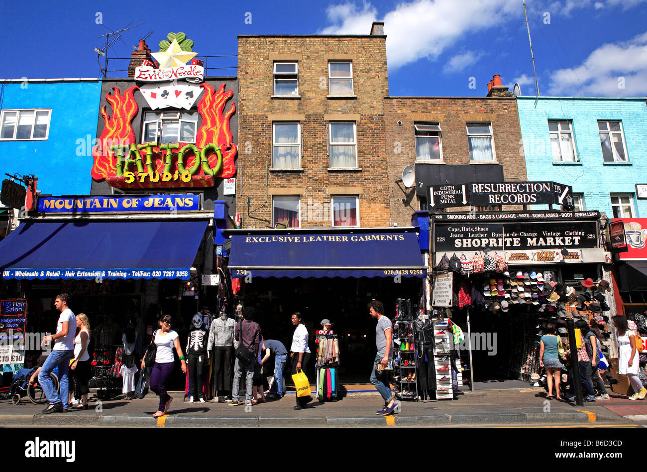 Camden town street hi-res stock photography and images - Alamy