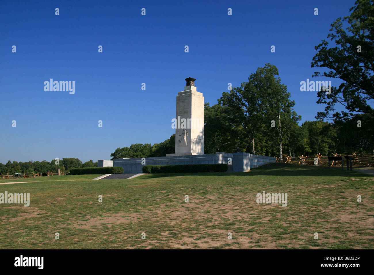 The Eternal Light Peace Memorial above the Oak Ridge battlefield ...