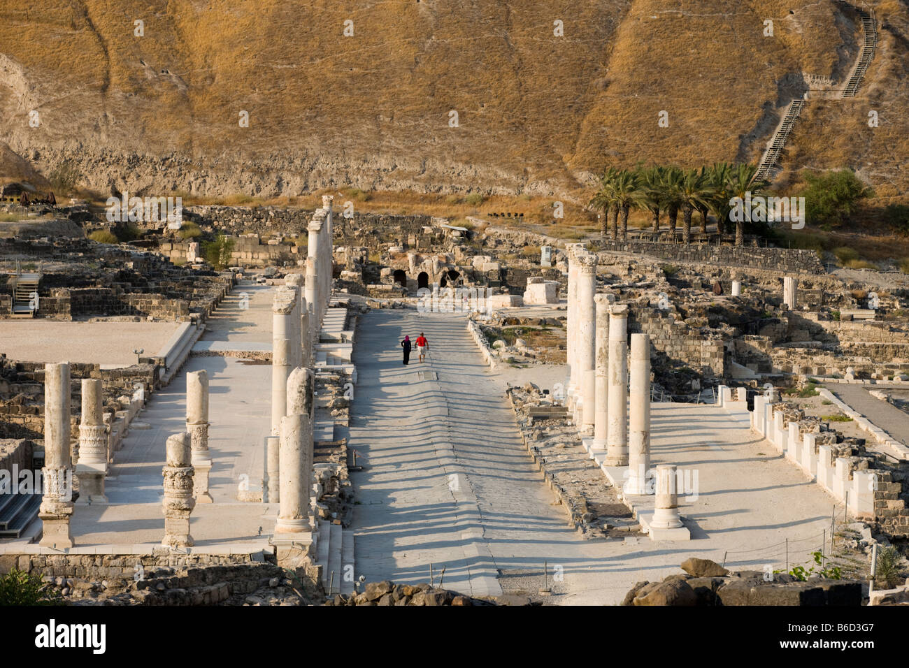 PALLADIUS STREET BYZANTINE COLONNADE RUINS TEL BEIT SHEAN NATIONAL PARK ISRAEL Stock Photo - Alamy