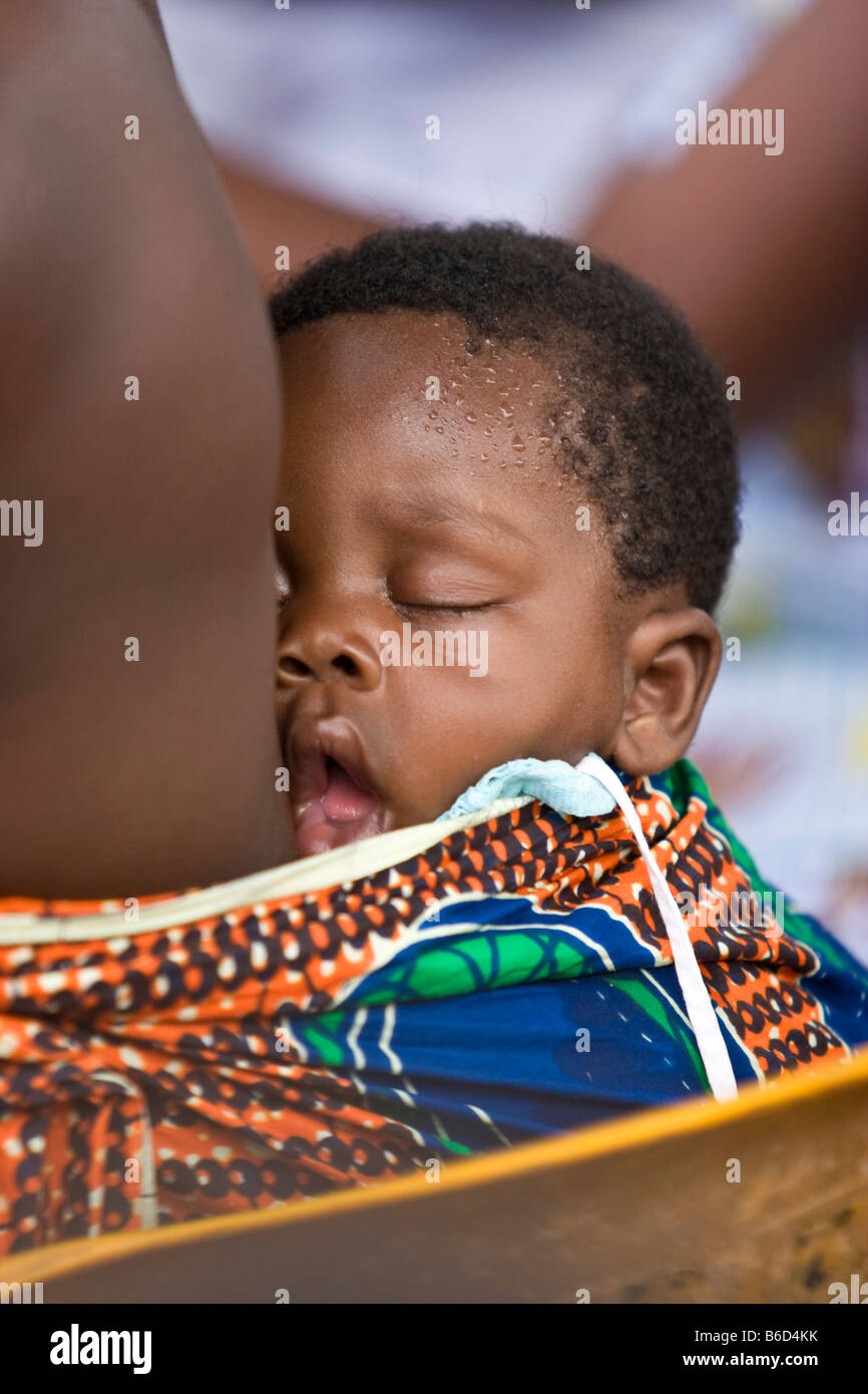 Sleeping baby on his mother back, Togo, West Africa Stock Photo - Alamy