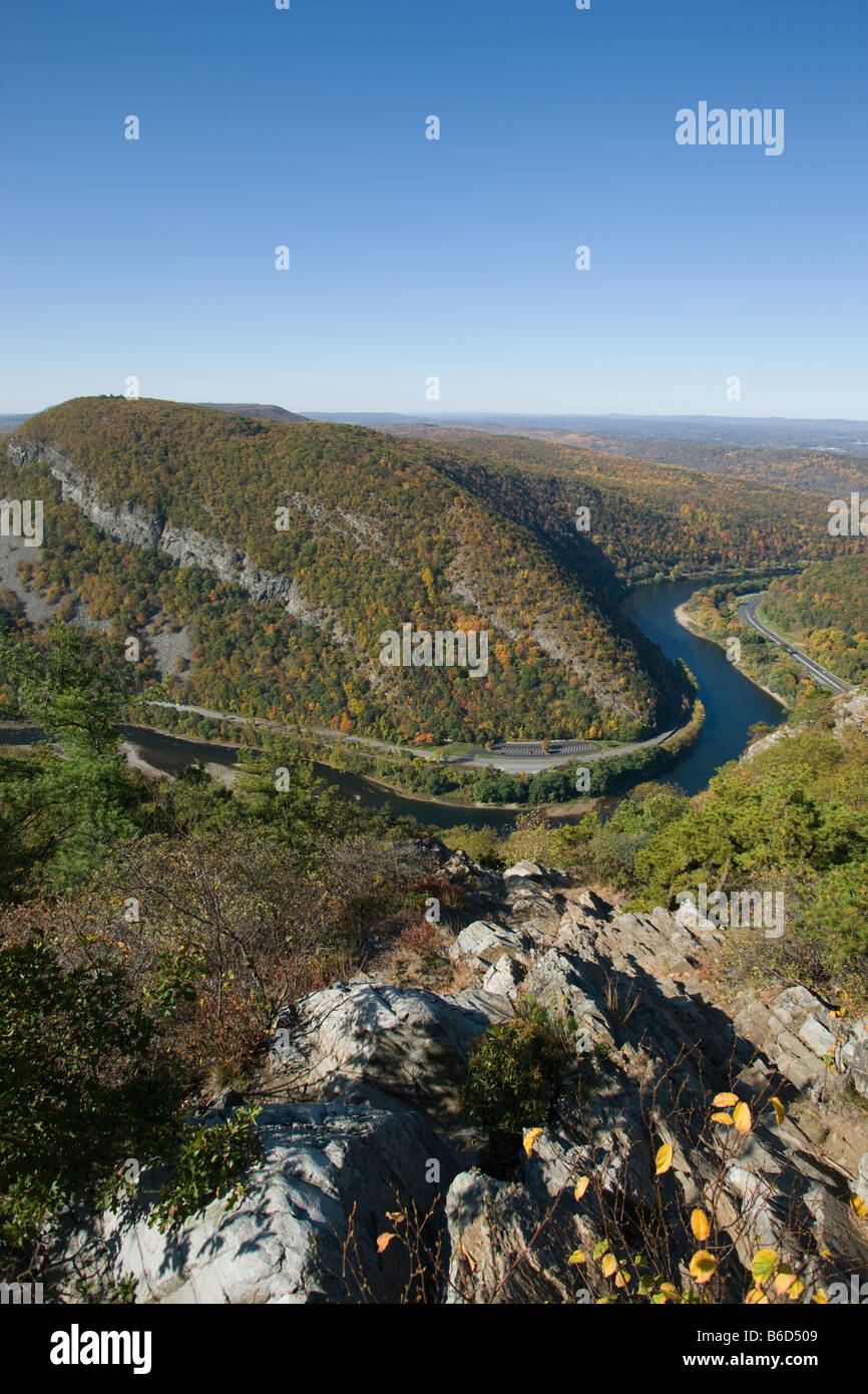 OVERLOOK FALL FOLIAGE MOUNT MINSI FROM MOUNT TAMMANY TRAIL APPALACHIAN ...