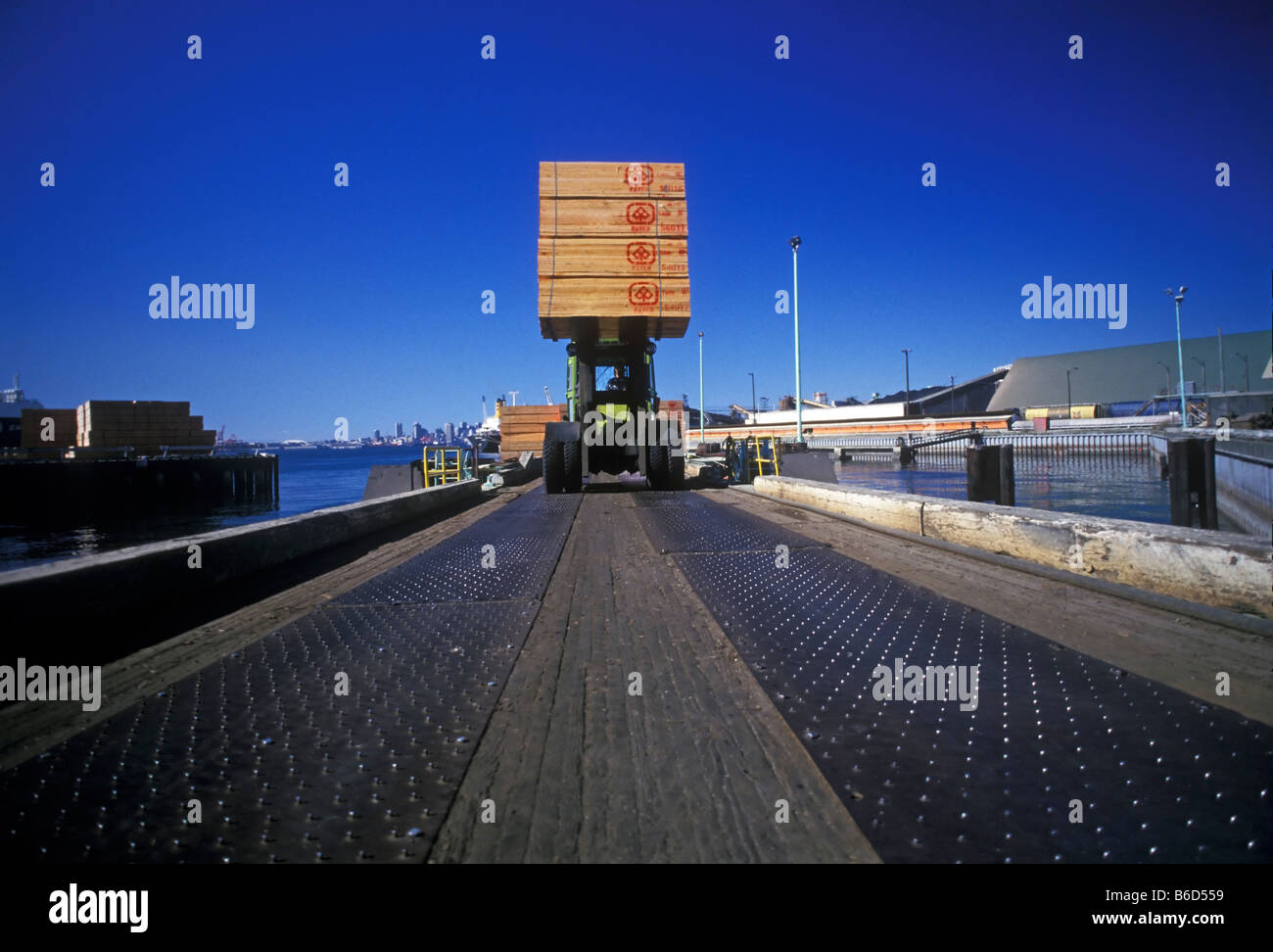 Timber barge hi-res stock photography and images - Alamy