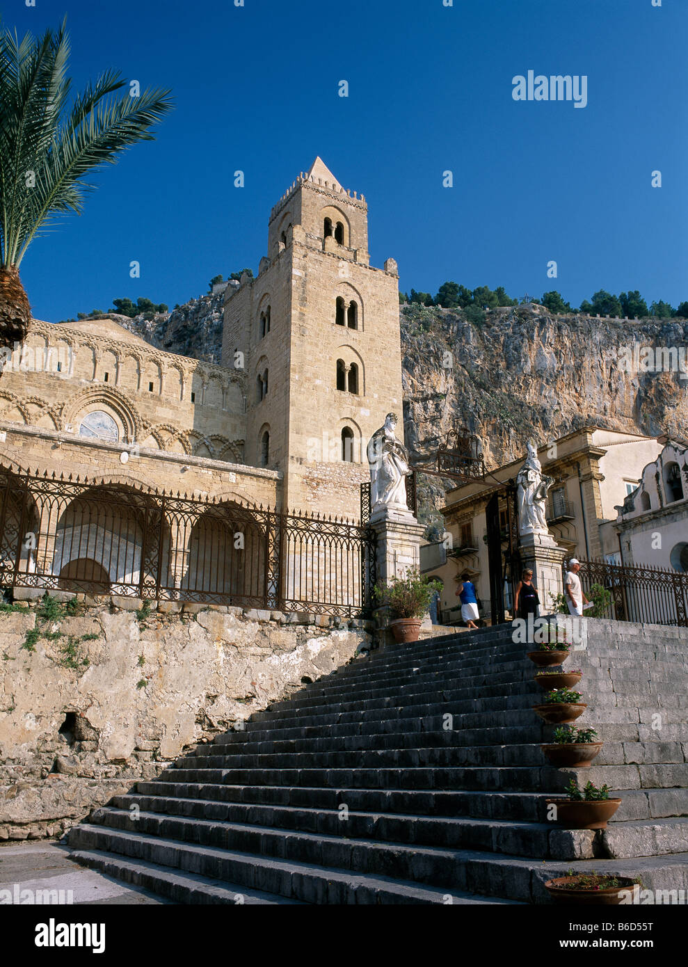 Cathedral duomo italian italians hi-res stock photography and images ...
